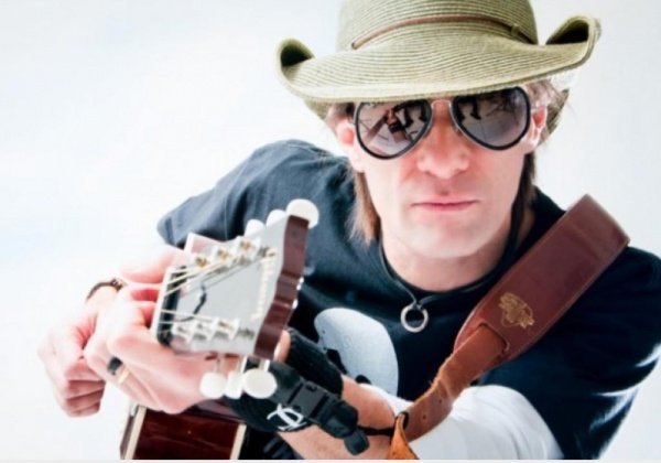 Charles Master - Show Especial no Dia Mundial do Rock em Porto Alegre ...