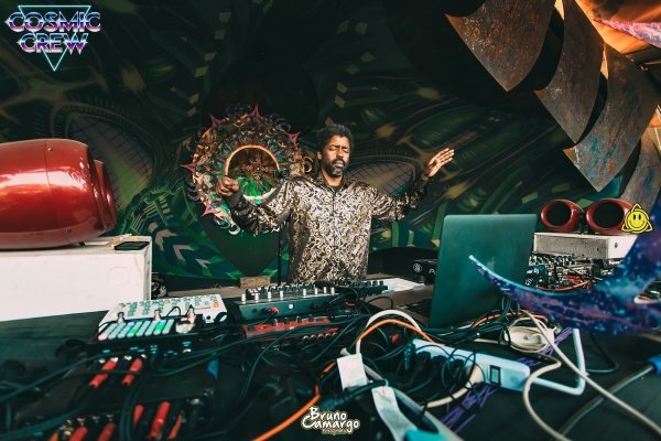 Cosmic Crew - Festa de lançamento do site cosmiccrew.com.br em ...